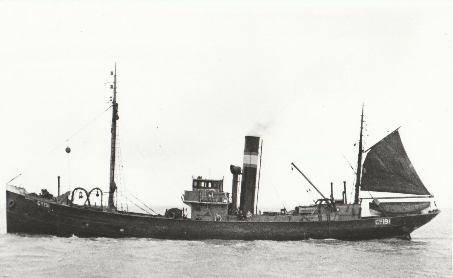 ww2-1941-01-27 – Deep Sea Trawlers