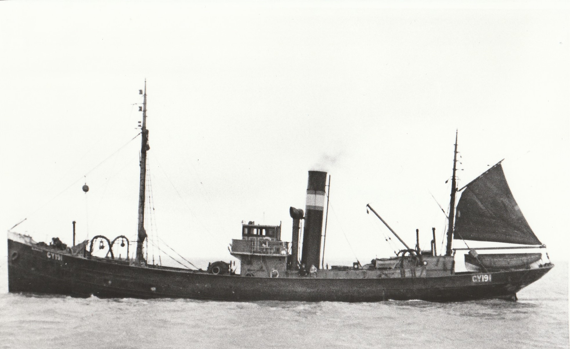 ww2-1941-01-27 – Deep Sea Trawlers