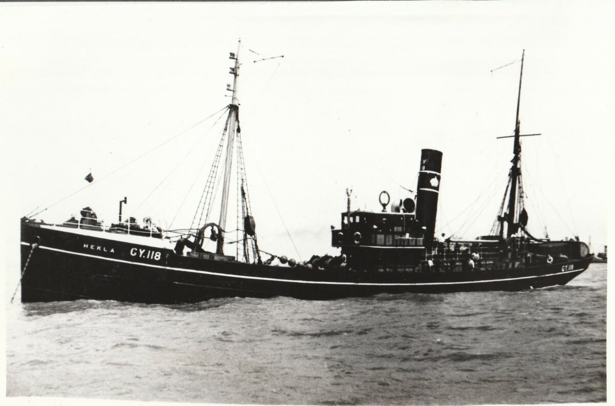 1960-10 – Deep Sea Trawlers